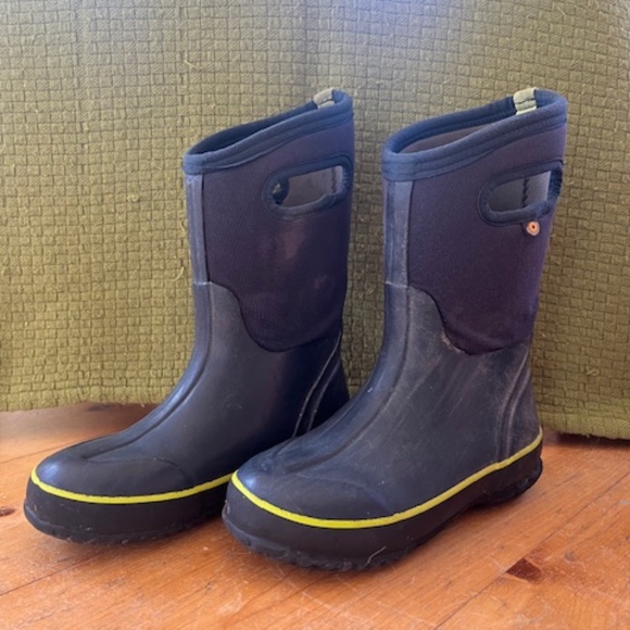 Bogs | Shoes | Kids Classic Solid Waterproof Insulated Boot | Poshmark